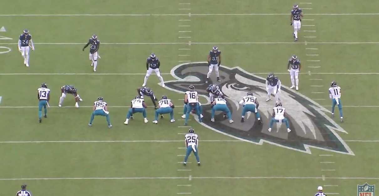 fake toss roll out for jags vs phlly