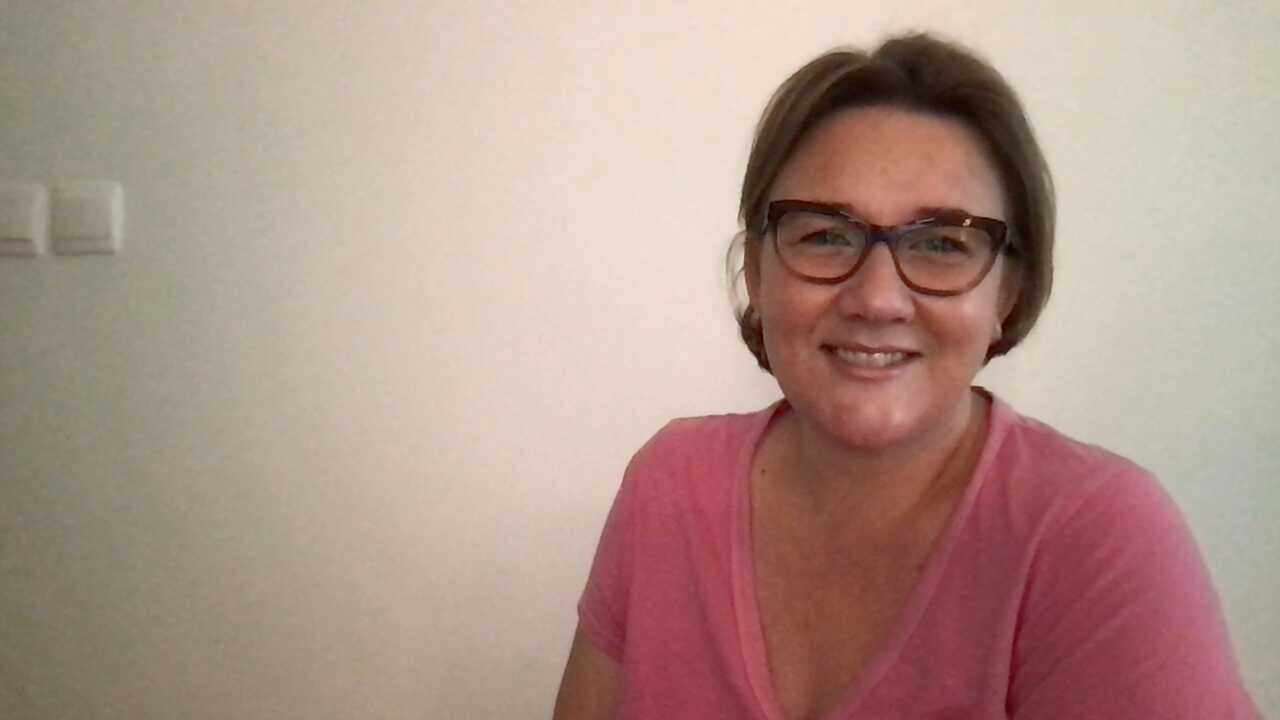 Ms Anna reading: "The Animal Boogie" by Debbie Harter